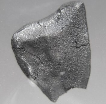 Tarda 炭素質隕石(C2-ung) 604 1.08g - 鉱物標本・隕石標本販売のWeb専門店 エヌズミネラル ｜｜鉱物標本・隕石標本の販売・通販